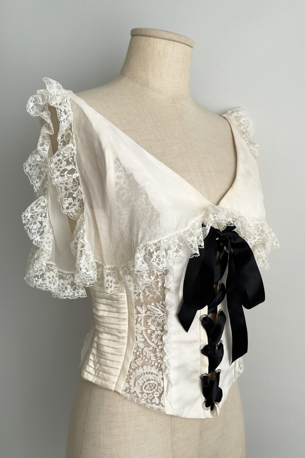 VALENTINO 2004 Angelic Ivory Lace Corset (S) - EMERIEU