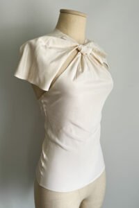 GUCCI 2003 Cut-Out Cream Silk Top (XXS-XS) - EMERIEU